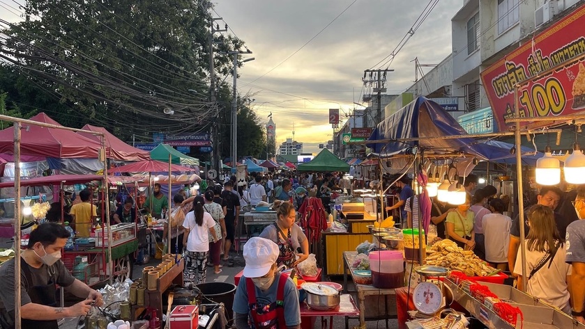 Shared post - Nonthaburi Walking Street Night Market